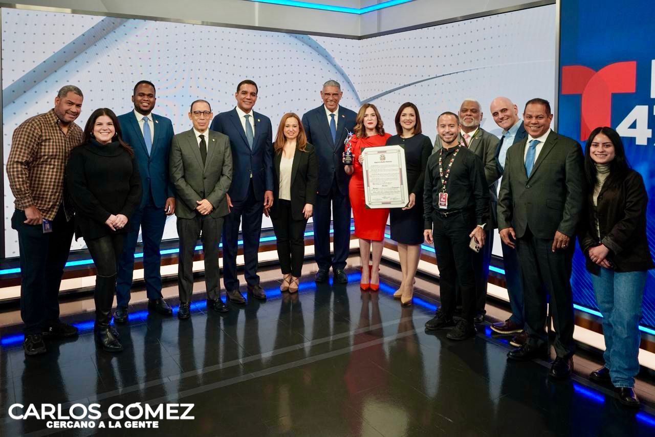 Carlos Gómez encabeza reconocimiento del Senado a Telemundo en Nueva ...